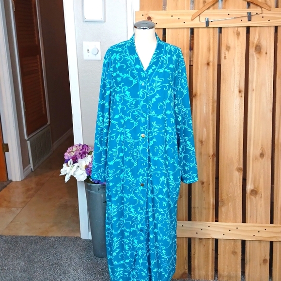 Adonna | Intimates & Sleepwear | Vintage Snap Adonna Robe | Poshmark